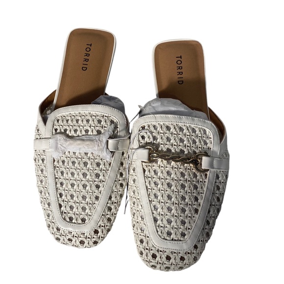 torrid | Shoes | Torrid Woven Mule Bone Colored 1ww New With Tags Chain ...